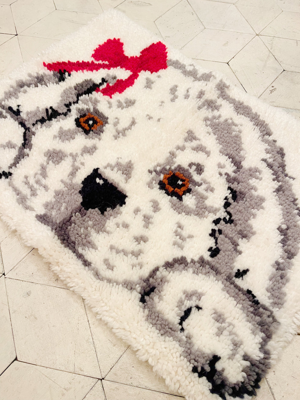 Latch Hook Puppy with Ribbon Rug – Tiny Vacances